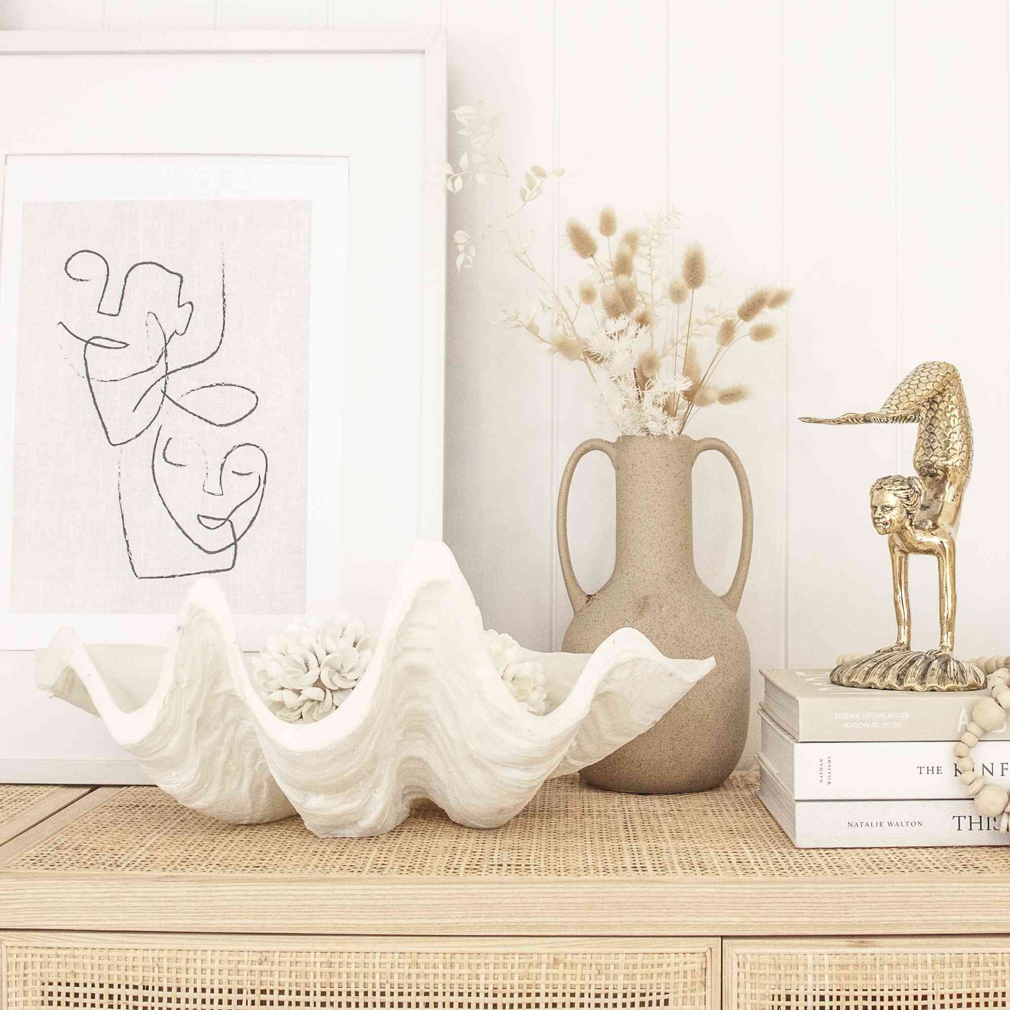 Clam Shell Luxuriant White Edge - Stitch & Straw